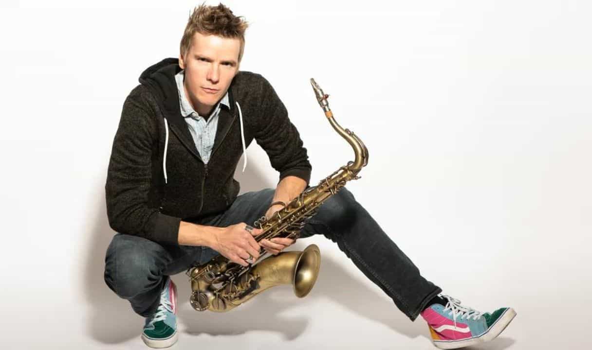 Derek Brown Teaches Me How to Beatbox on Sax in 5 Minutes - bettersax.com